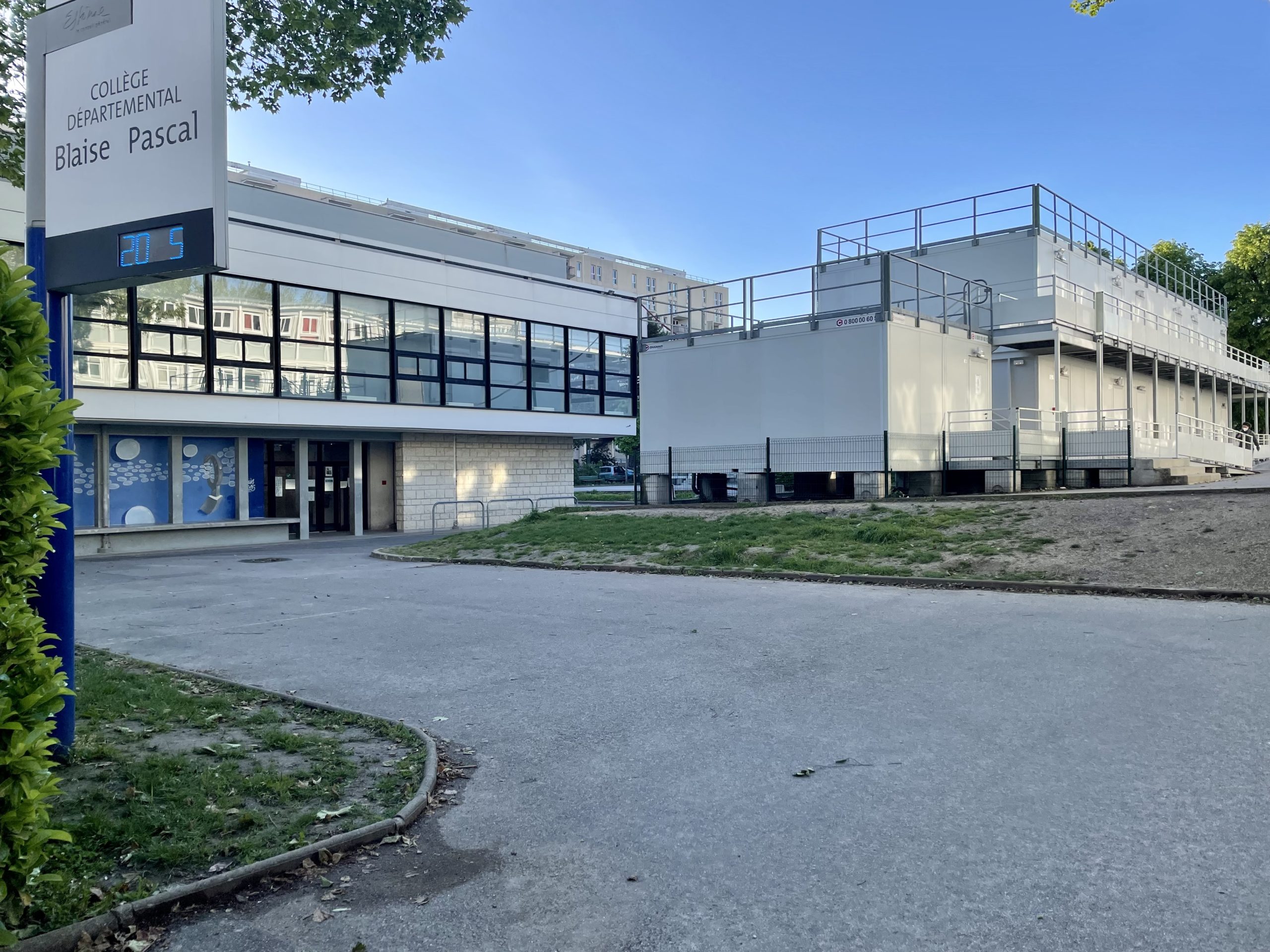 Le collège Blaise Pascal abandonné en plein chantier : les enseignant ...